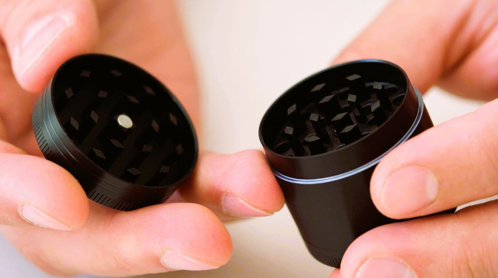 The Art of Hand Grinding: Mastering Your Technique – Mamba Grinders™