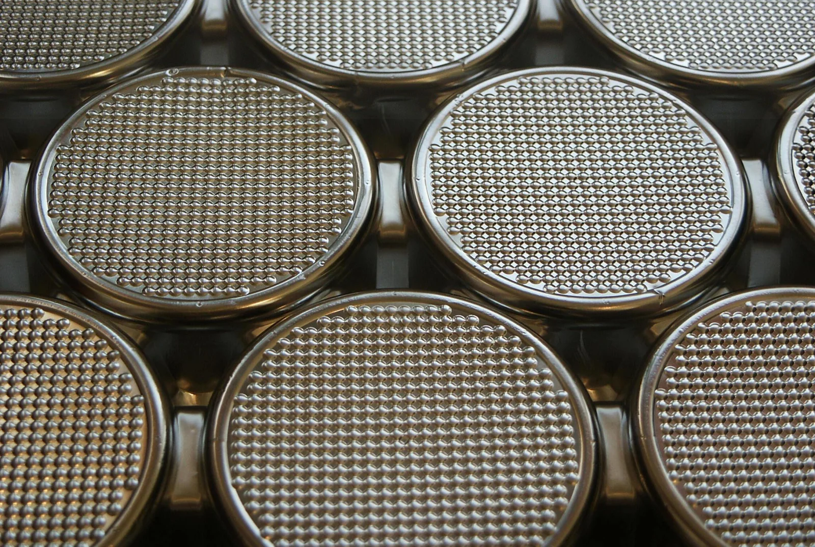 The Role of Grinder Screen Mesh Size in Herb Pollen Yield – Mamba Grinders™